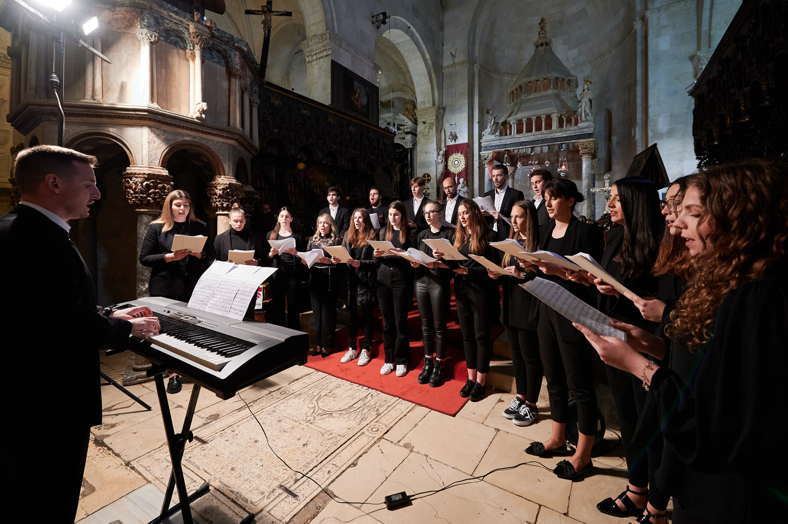 KONCERT ZA MISIJE U TROGIRSKOJ KATEDRALI - MI Portal